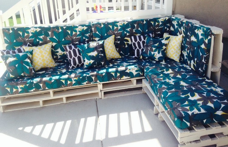 DIY Pallet Outdoor Sofa Plans – Pallet Wood Projects