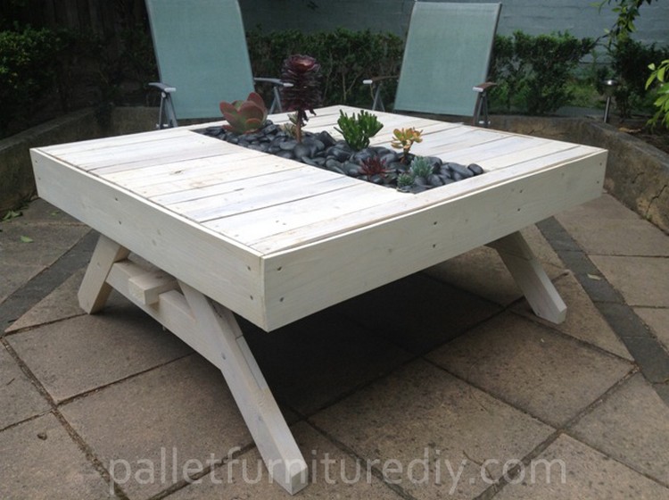 11 Amazing Recycled Pallet Tables with Planters – Pallet Wood Projects