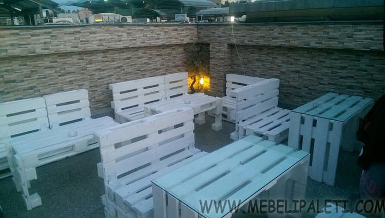 Pallet Made Restaurant Furniture – Pallet Wood Projects