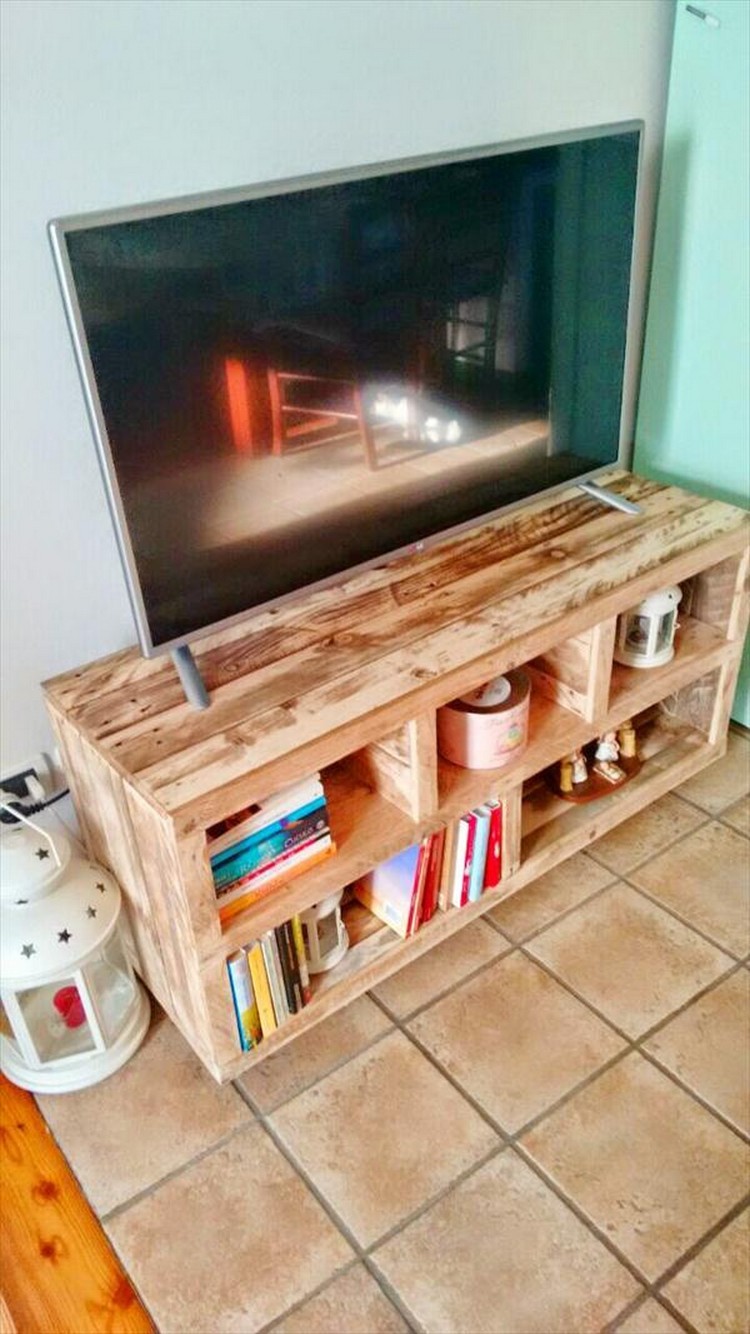 Pallet Media Console Tables / TV Stands – Pallet Wood Projects