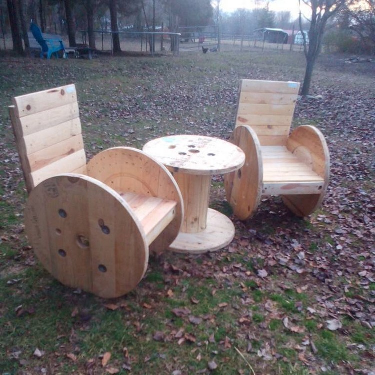 Pallet Cable Reel Chairs – Pallet Wood Projects