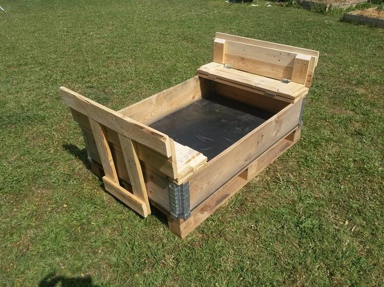 Foldable Sand Pit Made Out of Wooden Pallets – Pallet Wood Projects