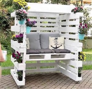 Wood Pallet Enclosed Seating Area with Comfy Cushions – Pallet Wood ...
