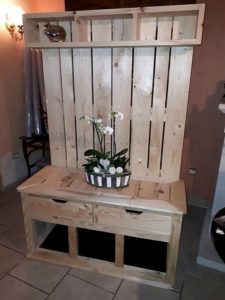 DIY Pallet Hall Tree / Entryway Bench – Pallet Wood Projects
