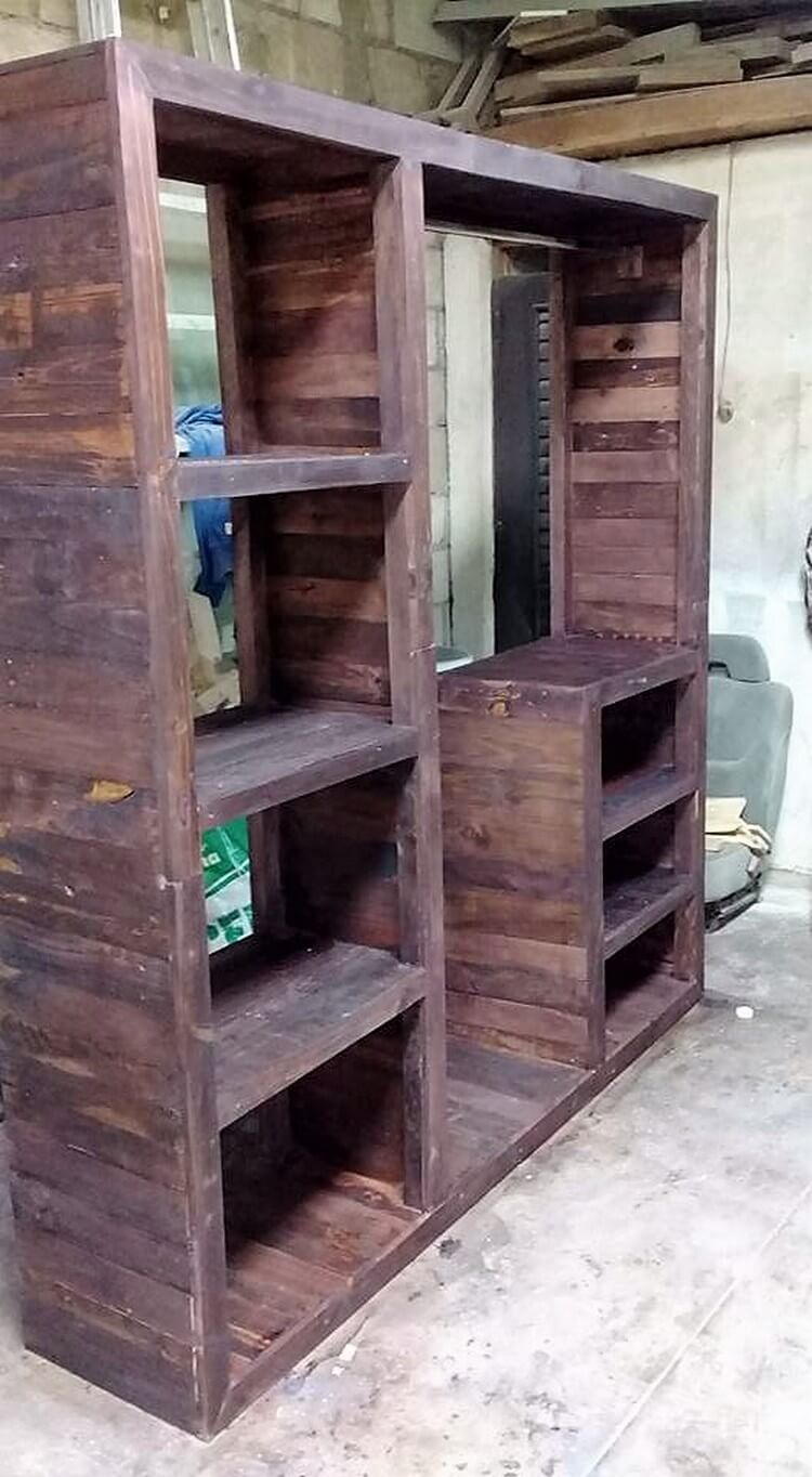 DIY Recycled Wood Pallet Closet Idea – Pallet Wood Projects