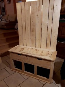 DIY Pallet Hall Tree / Entryway Bench – Pallet Wood Projects